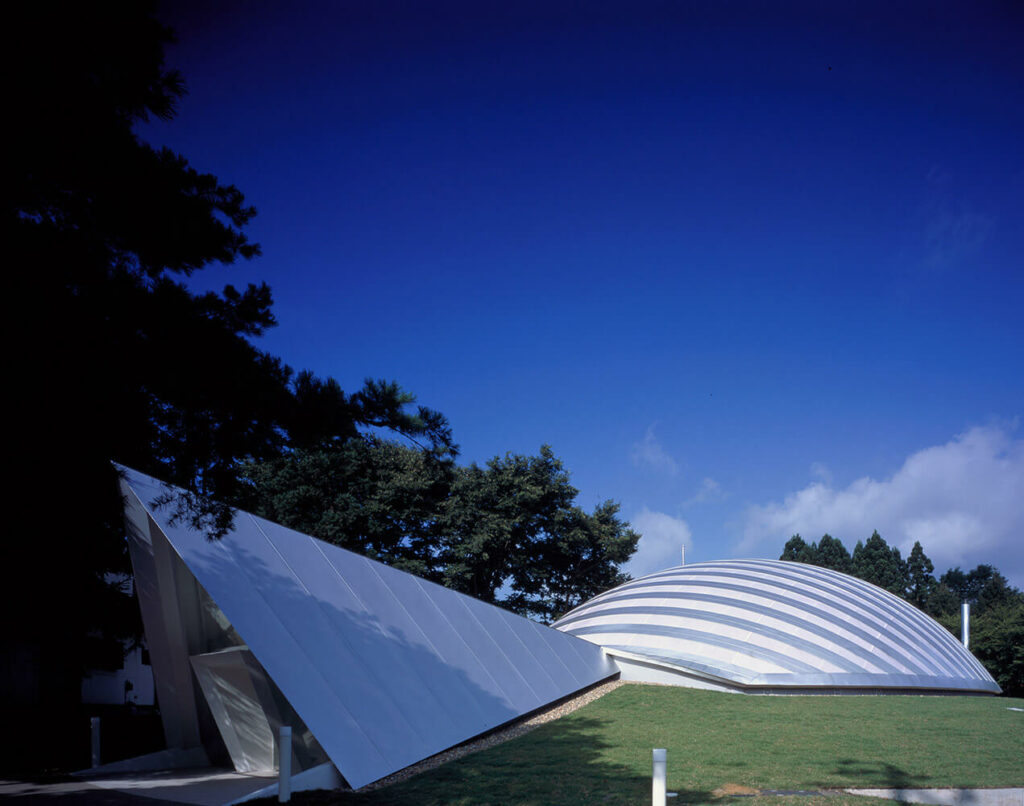 Atsushi Imai Memorial Gymnasium - Shigeru Ban