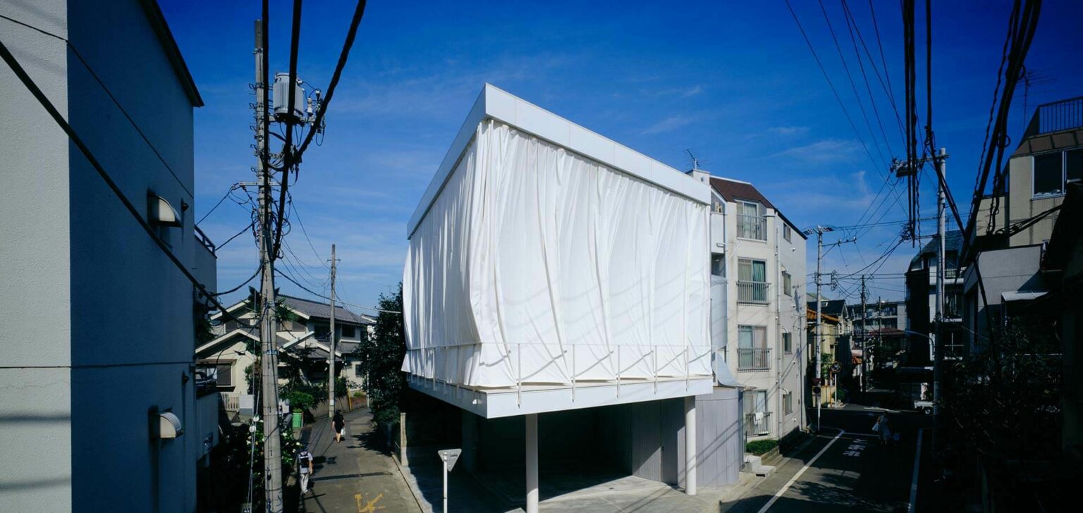 Curtain Wall House - Shigeru Ban
