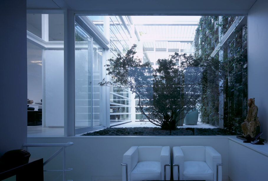 Shutter House for a photographer - Shigeru Ban