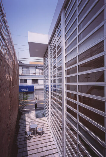 Glass Shutter House - Shigeru Ban