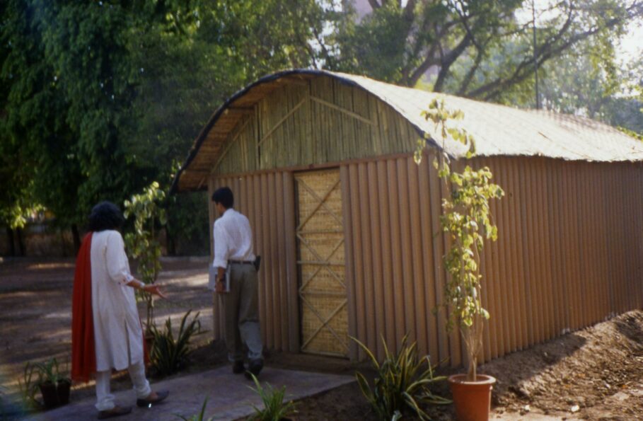 Paper Log House - Shigeru Ban