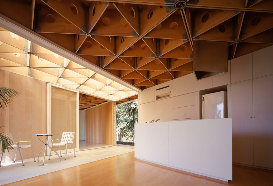 Veneer Grid Roof House - Shigeru Ban