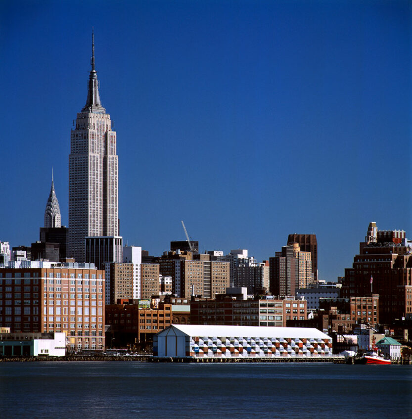 Nomadic Museum in New York - Shigeru Ban