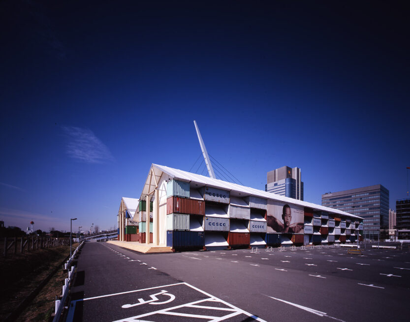 Nomadic Museum - Tokyo - Shigeru Ban
