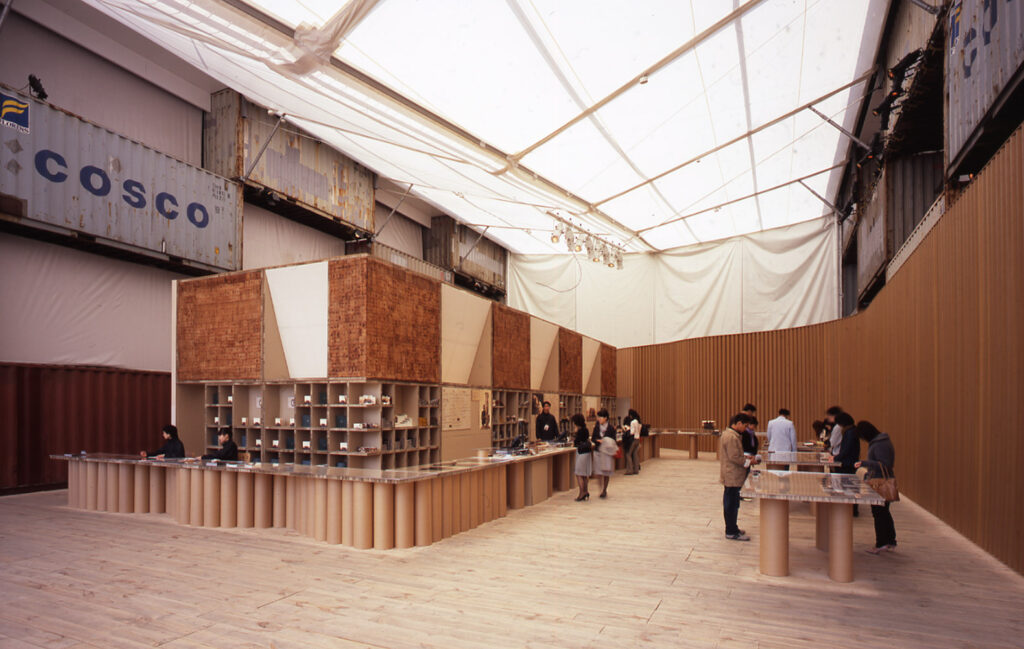 Nomadic Museum - Tokyo - Shigeru Ban