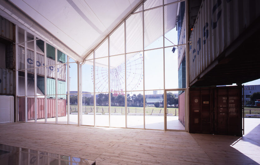 Nomadic Museum - Tokyo - Shigeru Ban