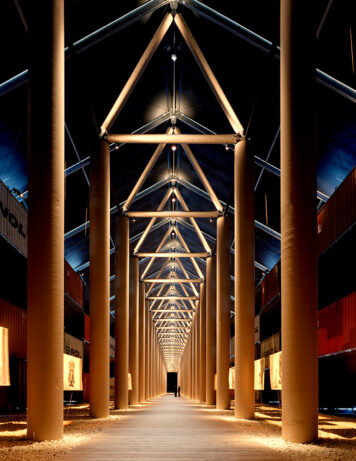 Nomadic Museum in New York - Shigeru Ban