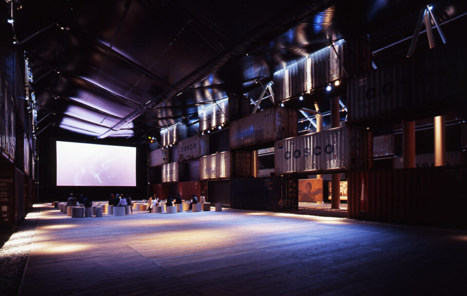 Nomadic Museum - Tokyo - Shigeru Ban