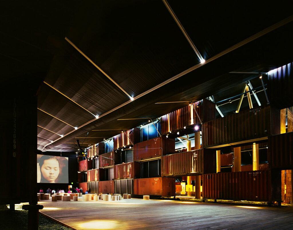 Nomadic Museum - Santa Monica - Shigeru Ban