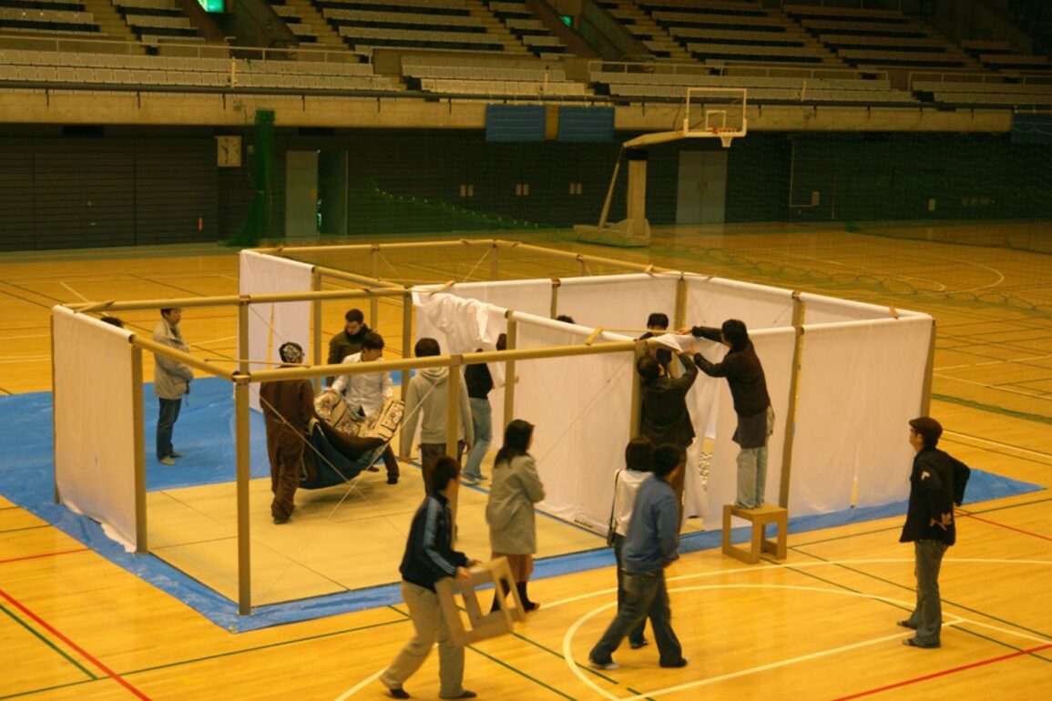 Paper partition system 3 - Fujisawa - Shigeru Ban