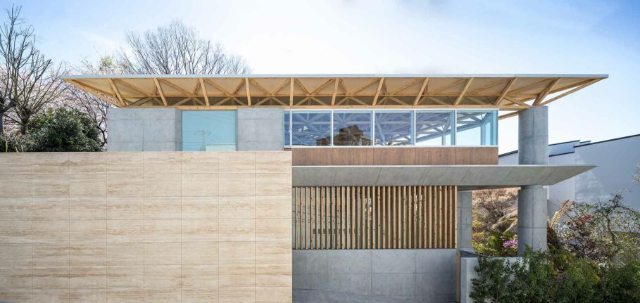 Triangle House - Shigeru Ban