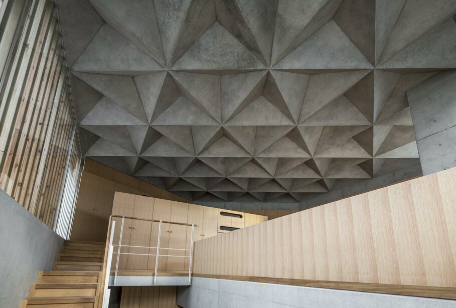 Triangle House - Shigeru Ban