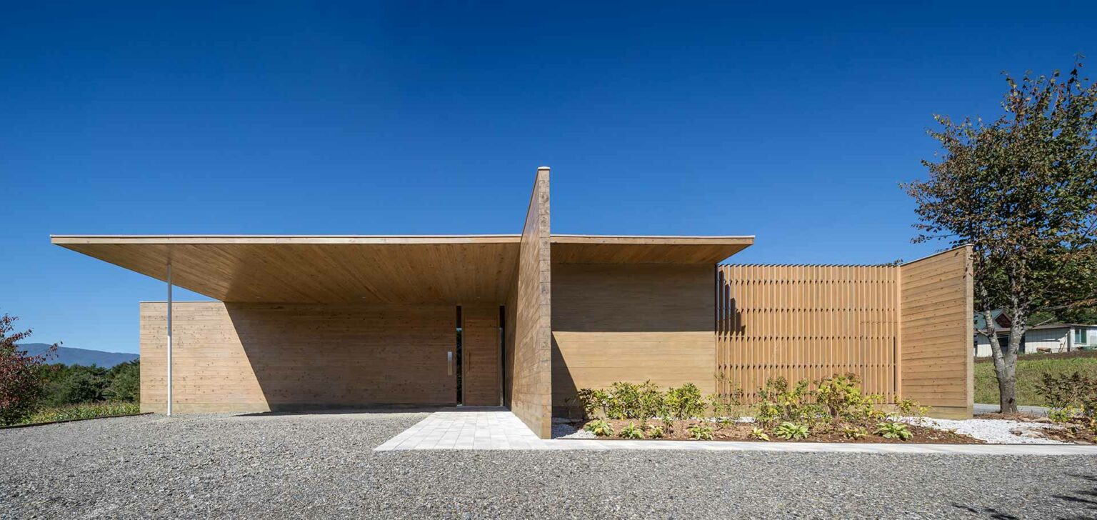 Solid cedar house - Shigeru Ban