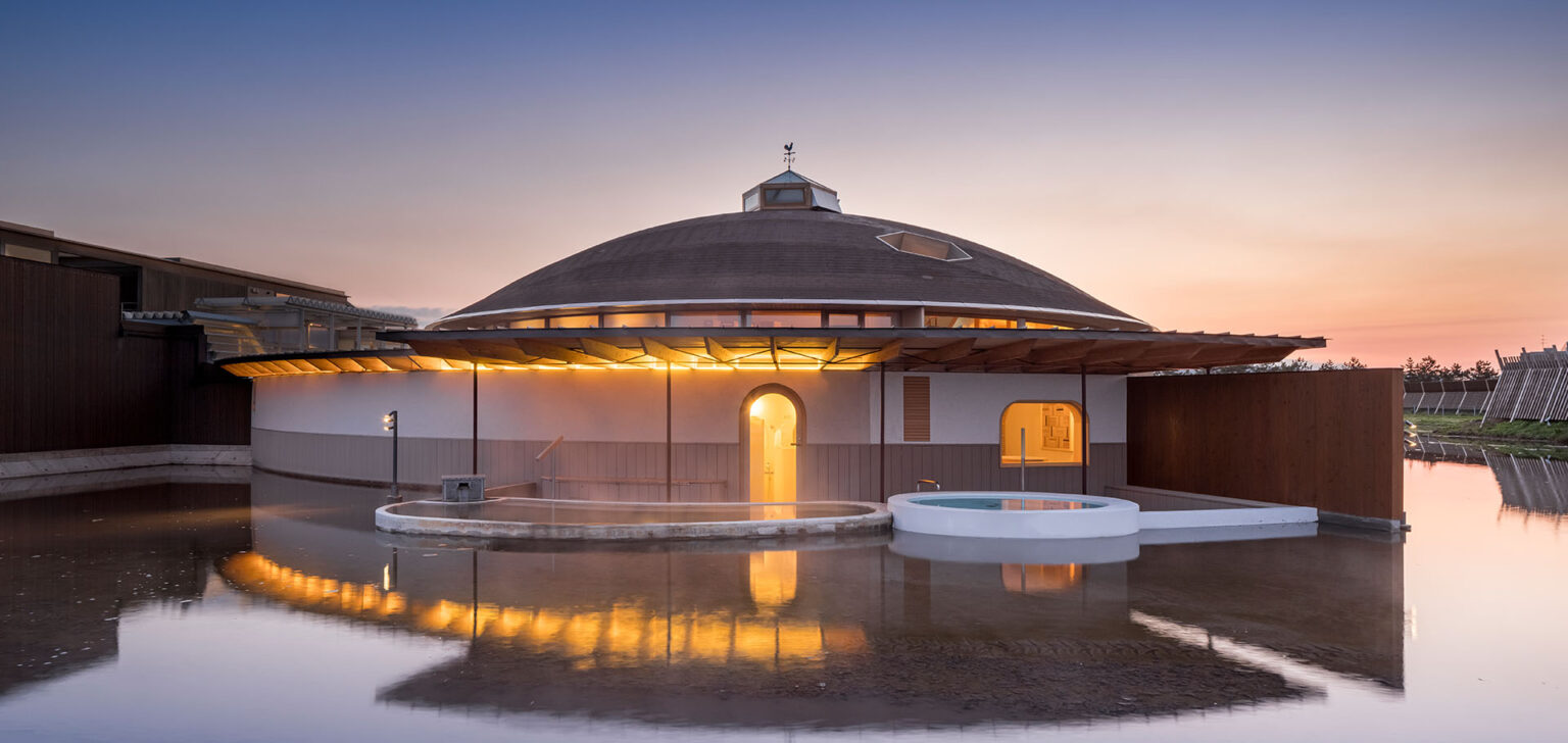 Shonai Hotel Suiden Terrasse Spa - Shigeru Ban