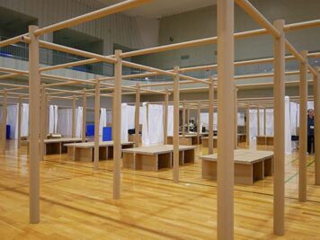Paper Partition System / Hokkaido Earthquake - Shigeru Ban